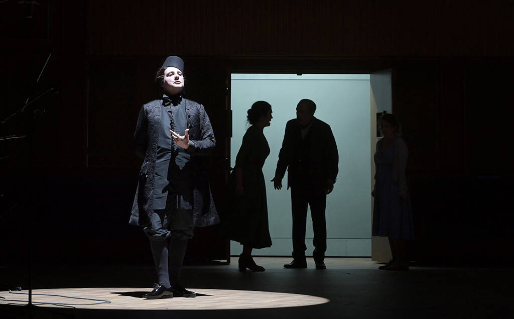 Pacific Opera Victoria stages comedy of follies and foibles - Monday Mag