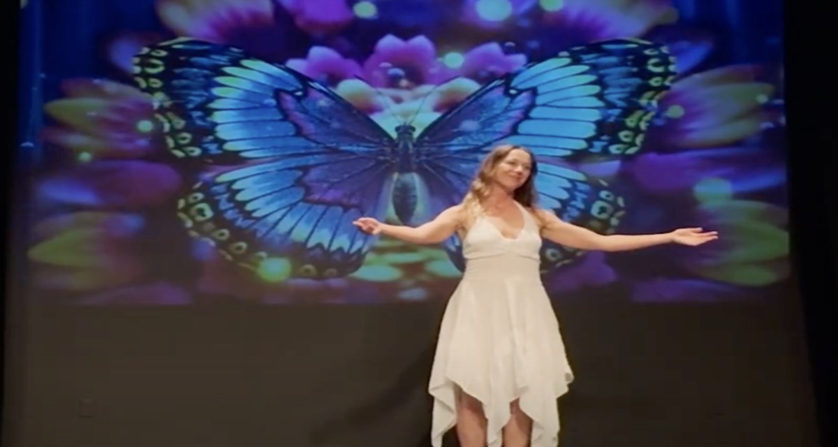 One-woman show returns to Victoria following spring debut - Monday Mag