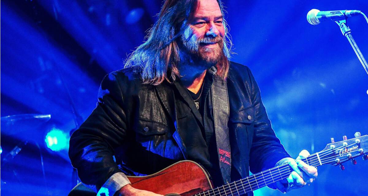 Alan Doyle gives Victoria a taste of his Newfoundlander magic - Monday Mag